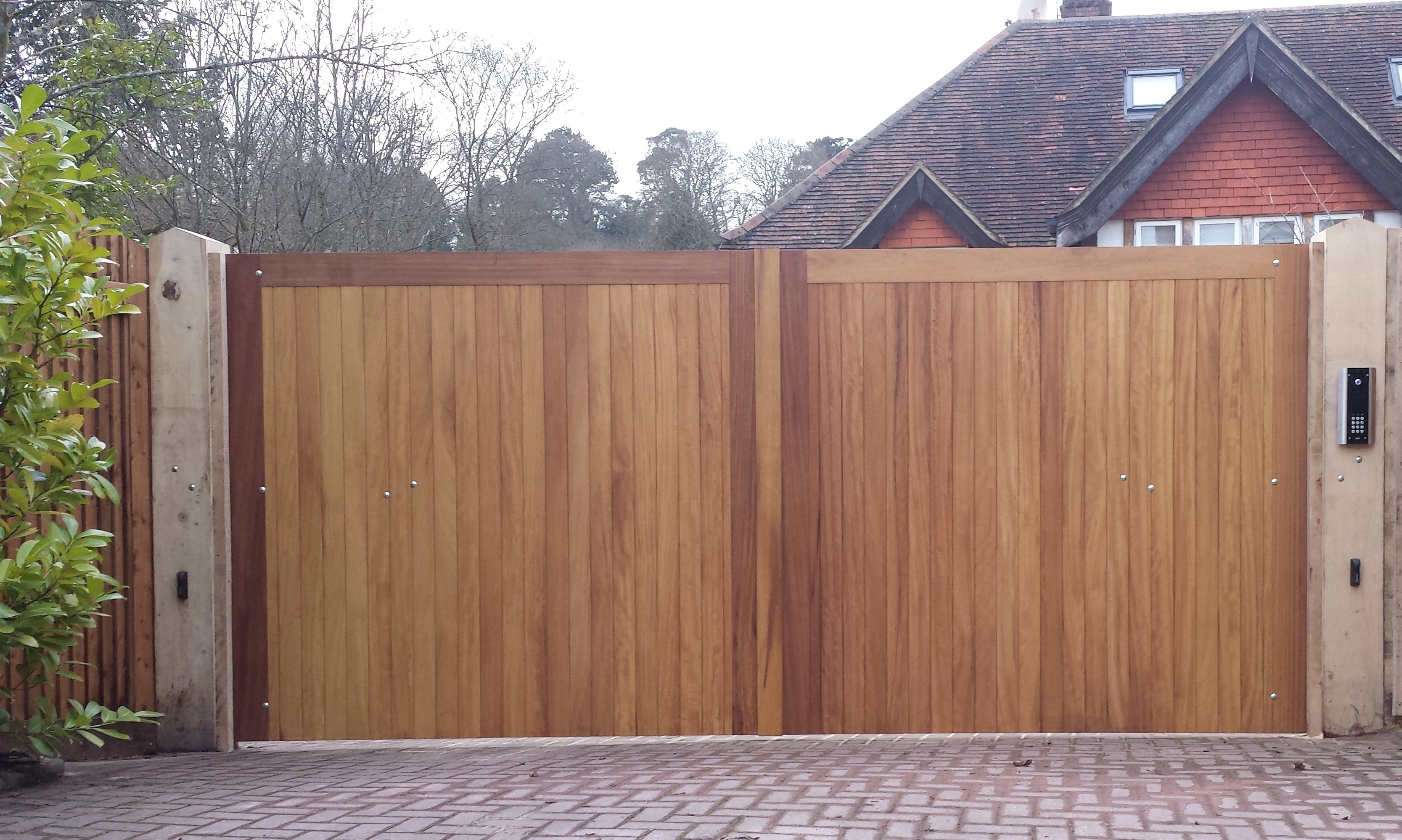Installation & automation of Iroko gates - JE Homewood
